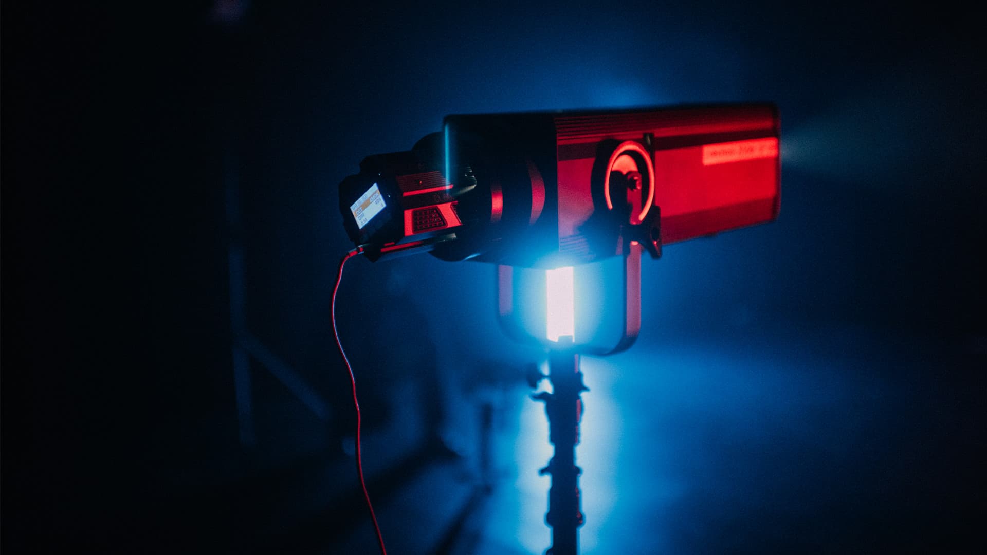 Six ways to create Halloween lighting effects for photography – COLBOR