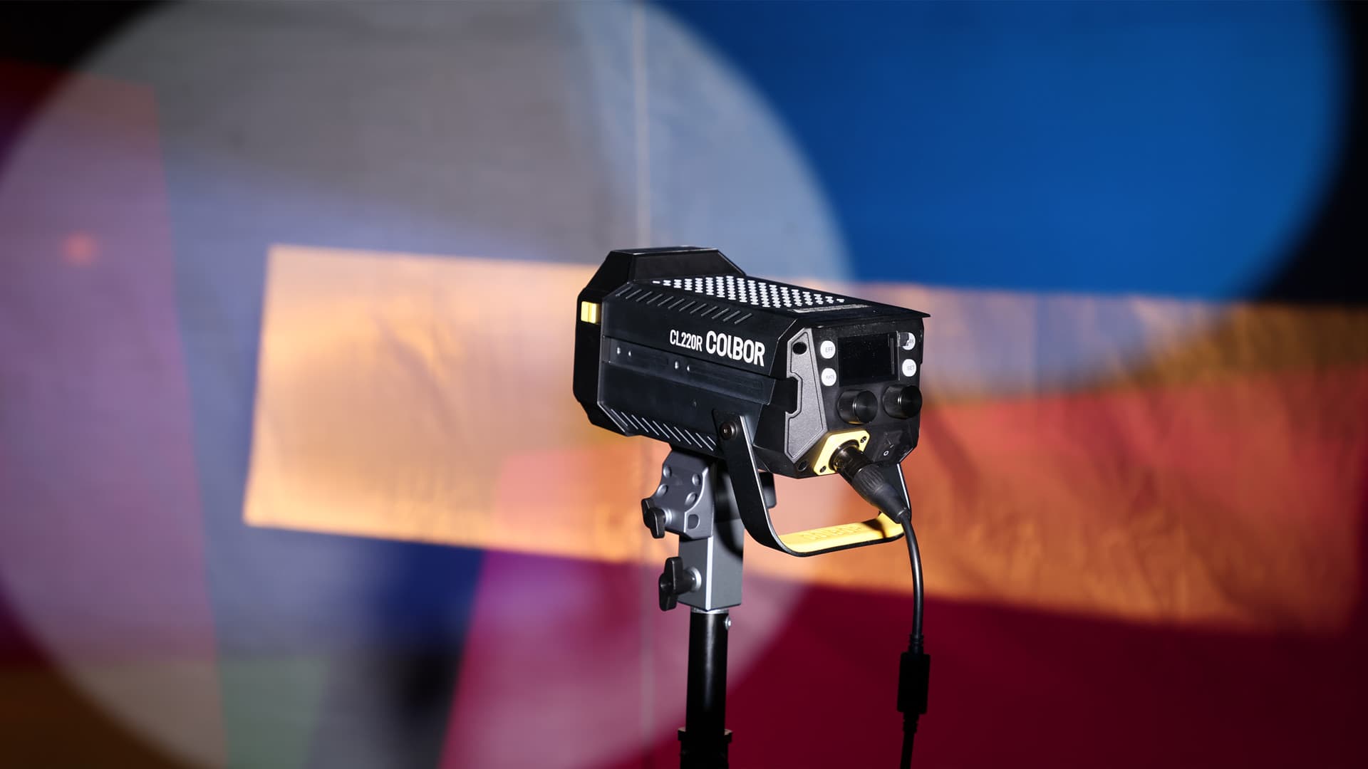 Why and how to create light effect in photography? – COLBOR