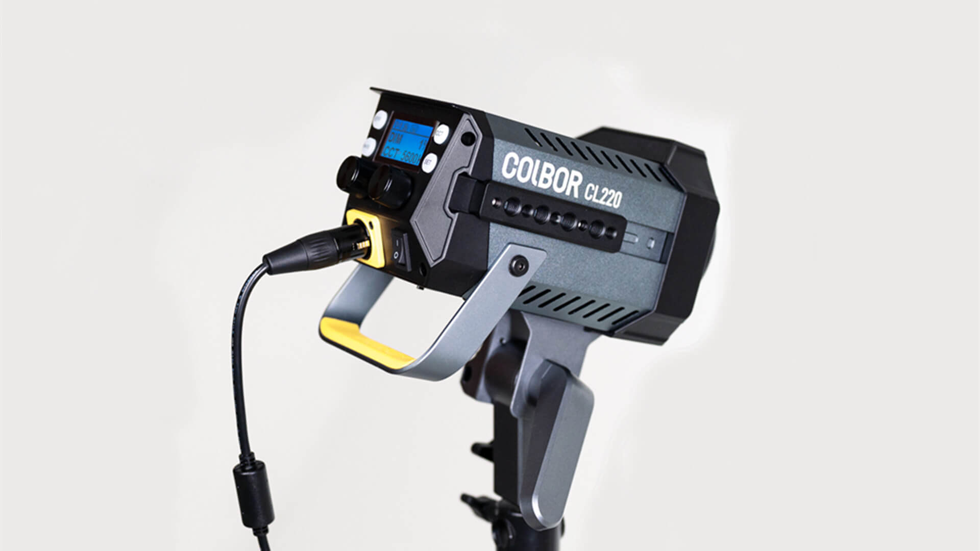 Why and how to use continuous lighting for portraits? – COLBOR